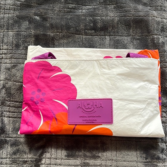 ALOHA Collection | Bags | Aloha Collection Vintage Hawaiian Day Tripper ...